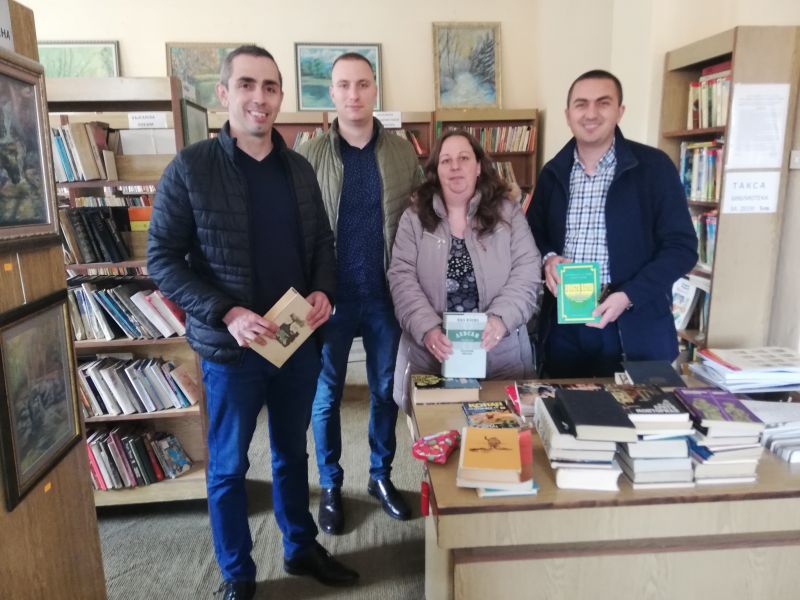 ПП ГЕРБ Сливен По случай Международния ден на книгата ГЕРБ Сливен дари книги на НЧ „Хаджи