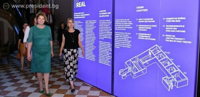 Общинска организация на инвалидите Сливен Вицепрезидентът Илияна Йотова откри пътуващата