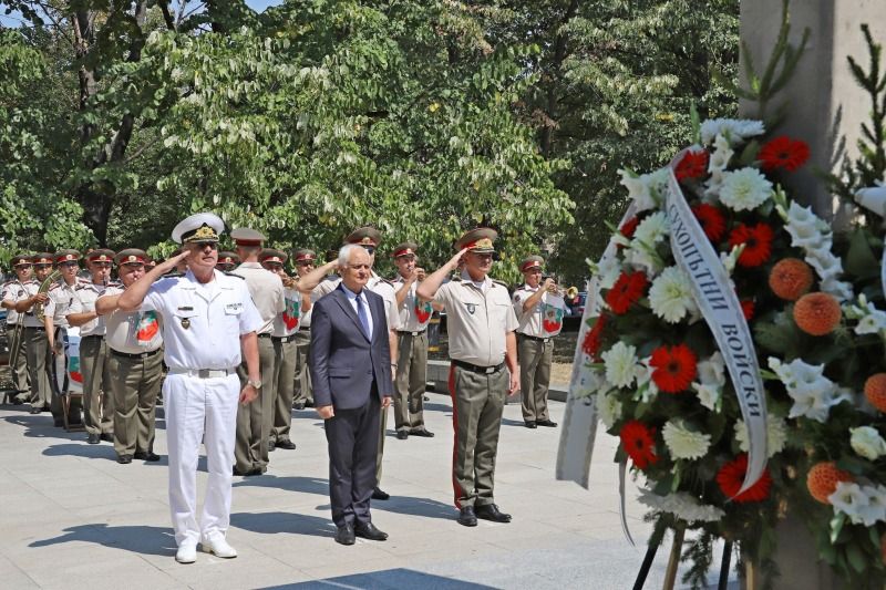 Общинска организация на инвалидите Сливен В София почетоха паметта на на лекари медицински